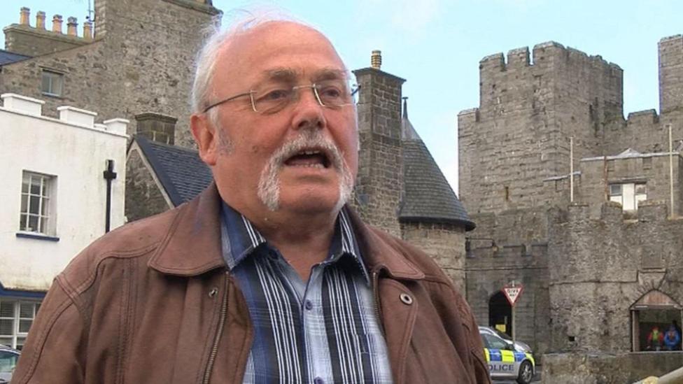 Former Isle of Man chief minister Tony Brown returns to politics - BBC News