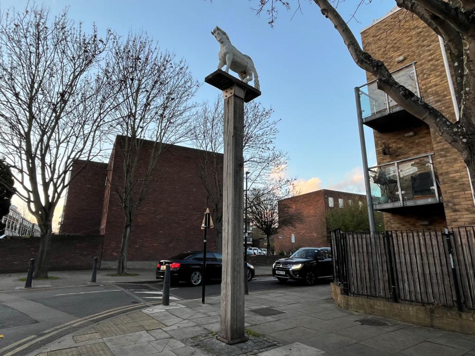 London animal art: Where can you find a giant cat and a dead bird - BBC ...
