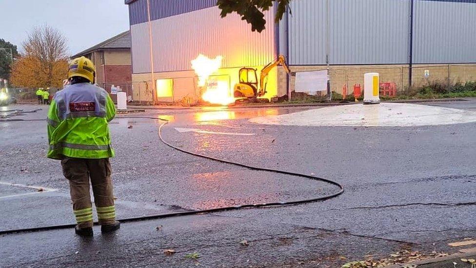 Fire at Swindon industrial estate caused by gas leak - BBC News