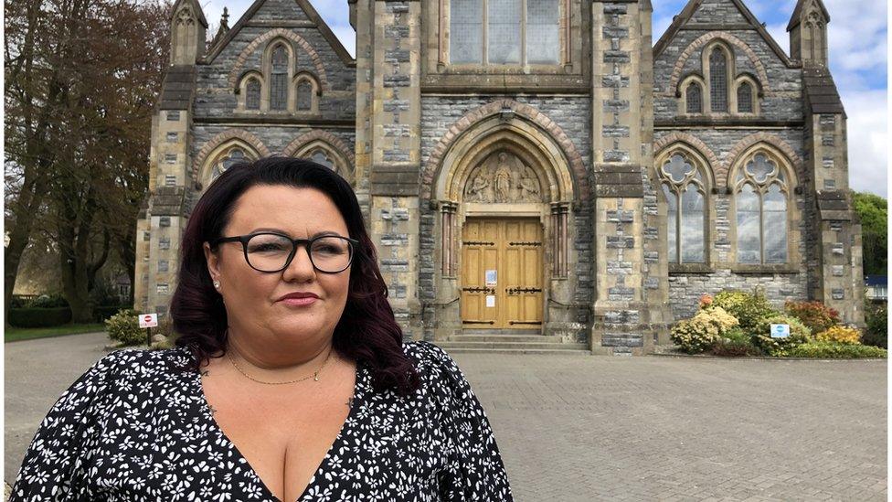 Coronavirus: Strabane church bells ring in memory of NHS nurse - BBC News