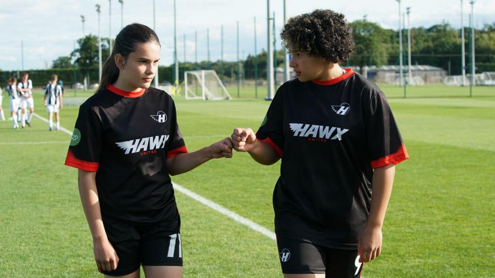 Premier League predictions: Chris Sutton v Mylee & Tate from CBBC drama ...