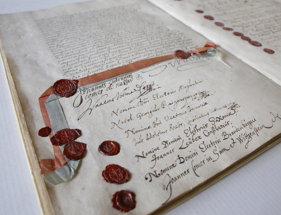 In pictures: Secrets of French diplomacy - BBC News