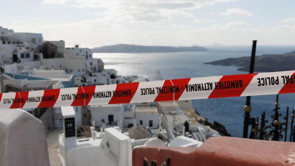 Greece earthquakes: Aftershocks hit Santorini and surrounding islands ...