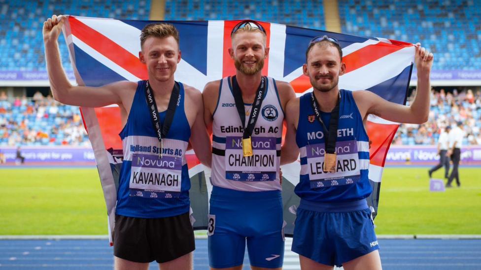 Oxted teacher quit job to pursue athletics career - BBC News