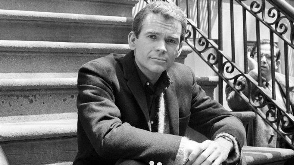 Disney's Love Bug actor Dean Jones dies at 84 - BBC News