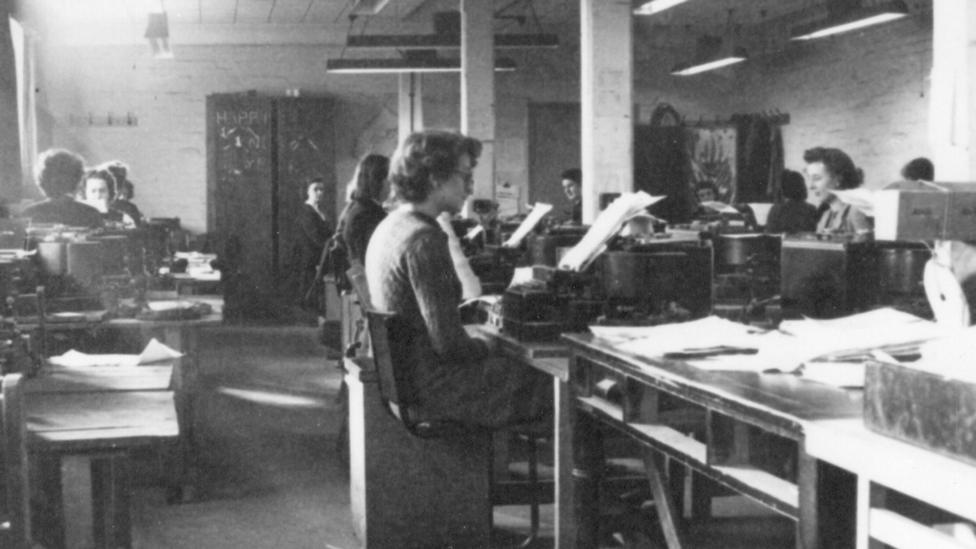 Codebreaking Bombe moves to computer museum - BBC News
