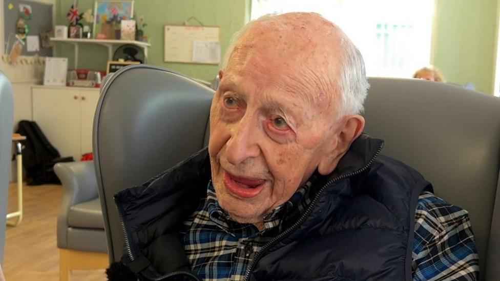 Great-grandad, 111, is world's oldest living man - BBC News