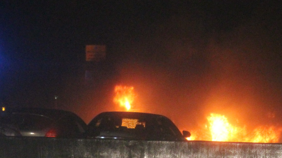 'Severe delays' on M25 in Essex after van fire - BBC News