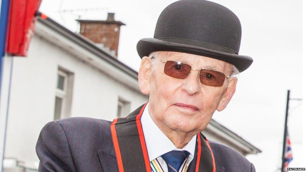 William Logan, ex-Royal Black Institution leader, dies aged 86 - BBC News