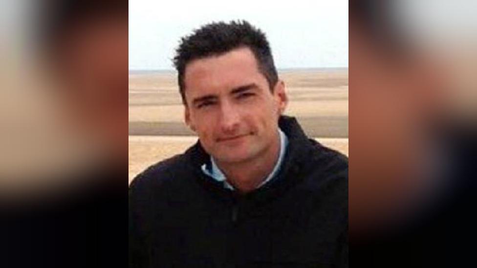 Flitwick father Ross Cowling killed on way home for Christmas - BBC News