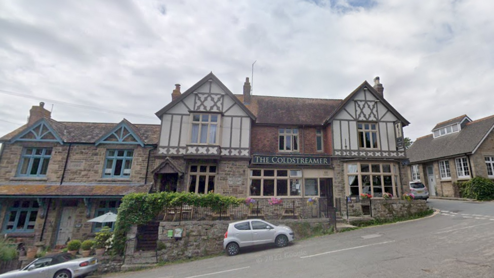 Four pubs in Cornwall to close due to 'spiralling costs' - BBC News