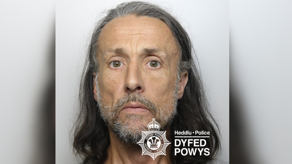 20 mlynedd o garchar i ddyn am lofruddio cymar ei fab yn Llanelli - BBC ...