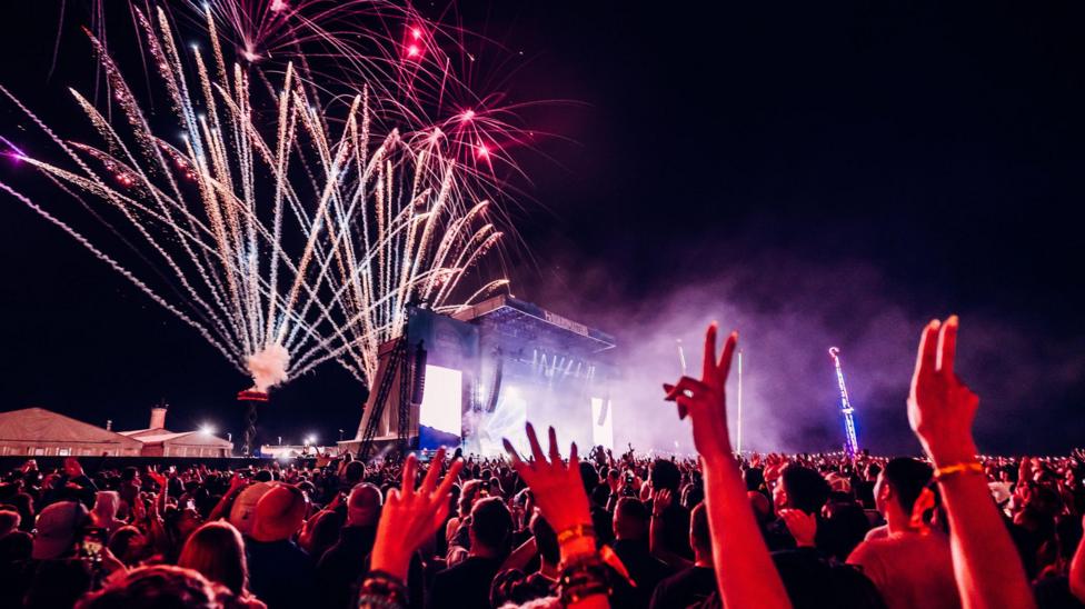 First headliners announced for Boardmasters - BBC News