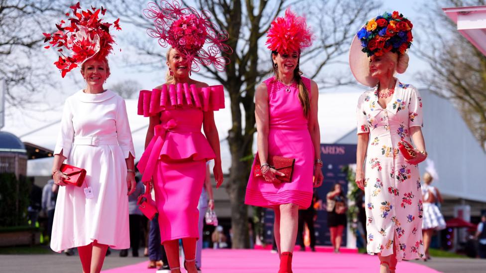 Thousands enjoy day at Aintree's Grand National Ladies Day - BBC News