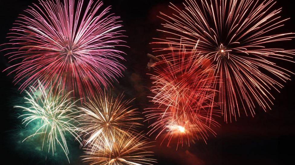 Emergency plan 'untested' at Oswestry's delayed fireworks event - BBC News