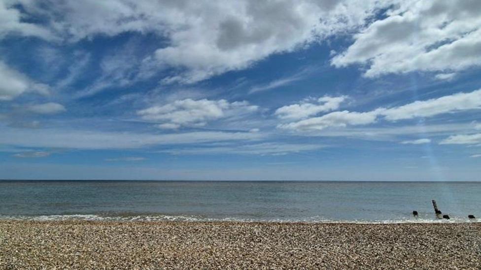 Another UK heatwave is forecast - BBC Weather