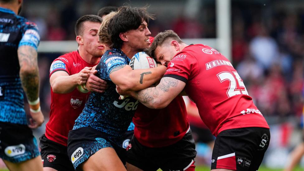 Super League: Salford Red Devils 6-28 Leigh Leopards - BBC Sport