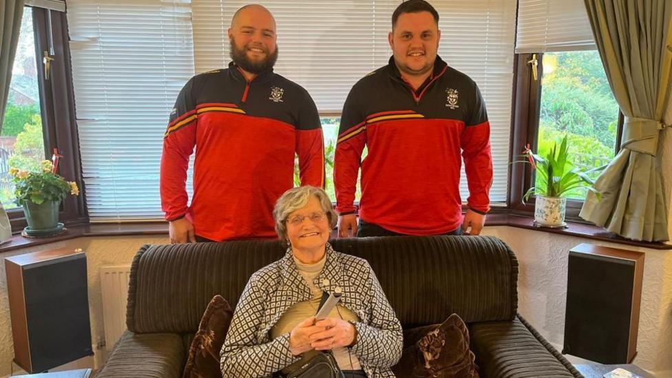 Southport Rugby Club players help 86-year-old find lost TV remote - BBC ...