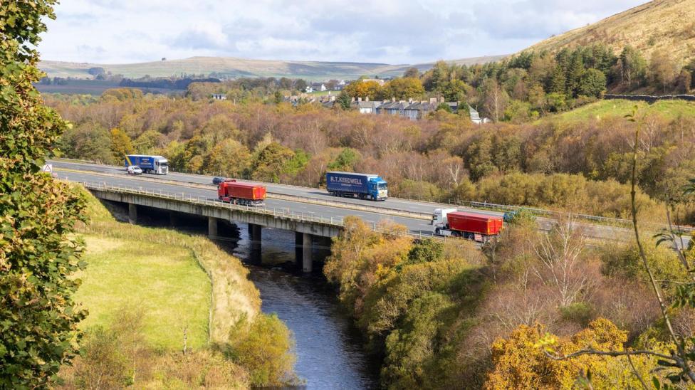 Clifton M6 rail bridge near Penrith to be replaced - BBC News