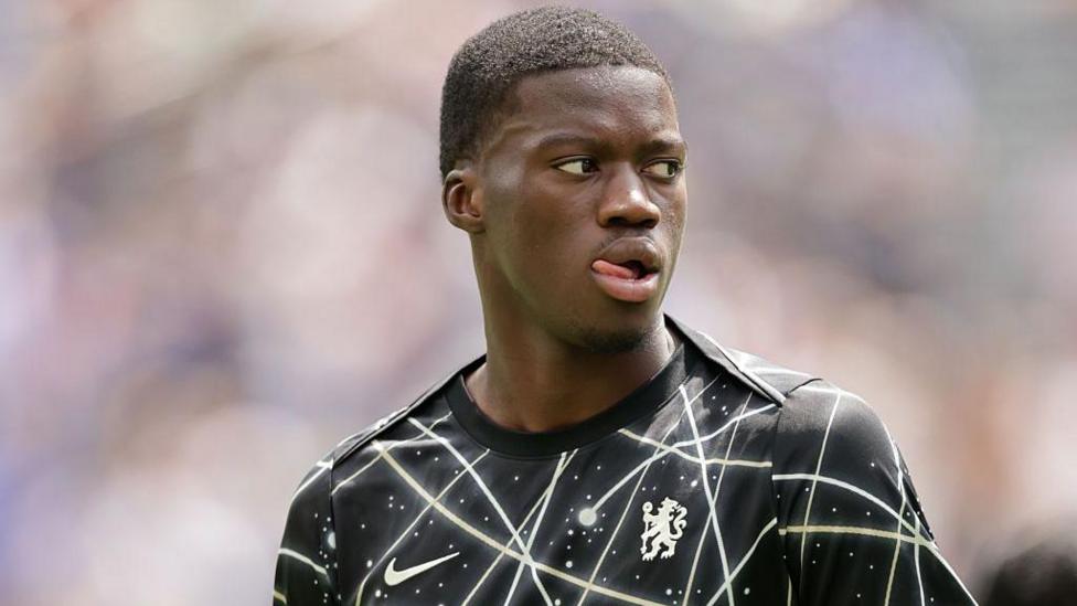 Chelsea news: Mamadou Sarr makes loan move back to Strasbourg - BBC Sport
