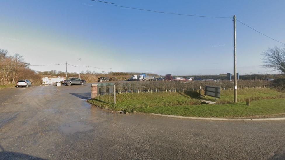 Man dies after being hit by a tractor in Welton - BBC News