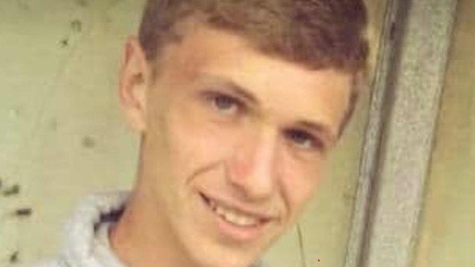 Tribute to Dorset farmer who 'fulfilled dream' - BBC News