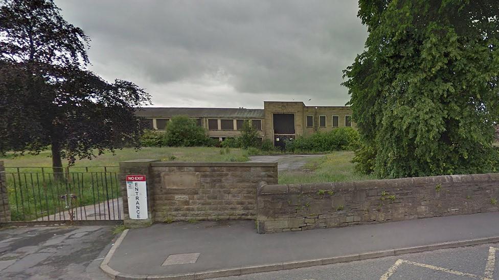 Suspected arson at former Burnley high school site - BBC News