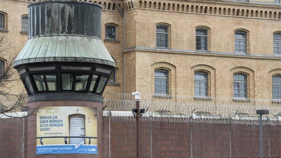 Berlin truck attack: Police raid properties linked to mosque - BBC News