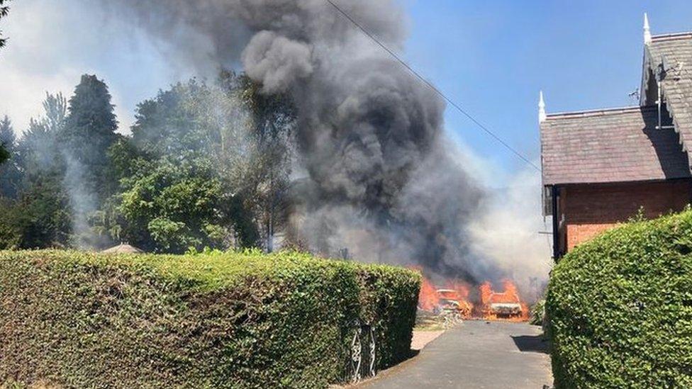 Great Witley field fire moved at 'an alarming rate' - BBC News