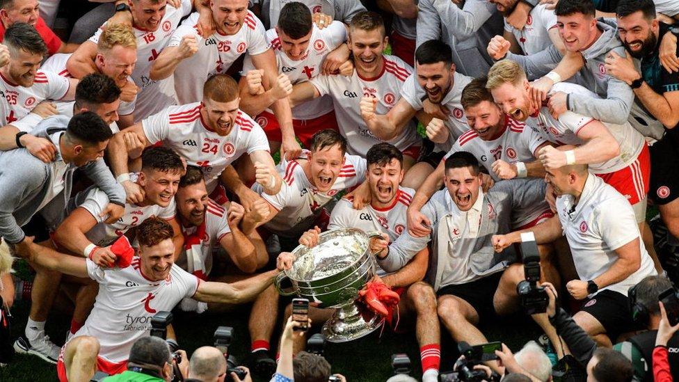 All-Ireland final: Tyrone players given heroes' welcome - BBC News