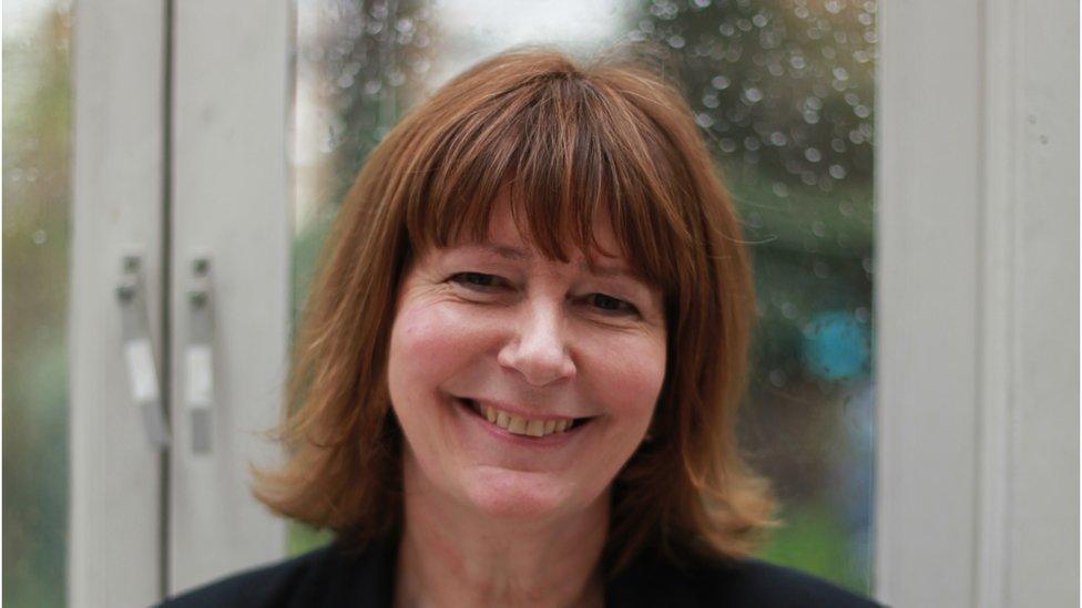 Empty nest syndrome: The unexpected grief - BBC News