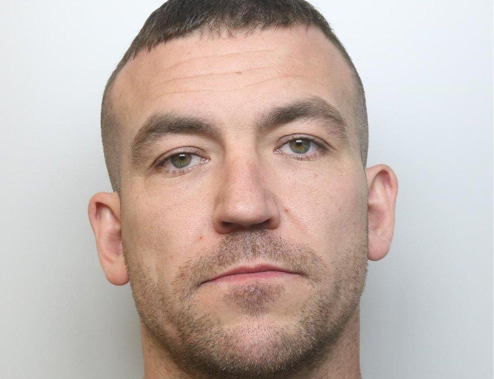 Lee Abbott jailed for murdering Widnes pub landlord over ban - BBC News