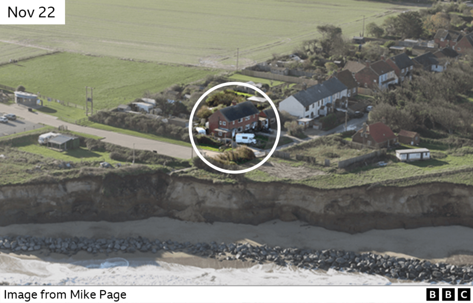 Happisburgh: The Norfolk village crumbling into the sea - BBC News