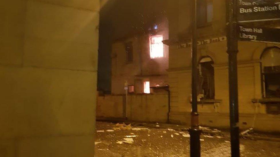 Batley 'gas explosion' leaves five people hurt - BBC News