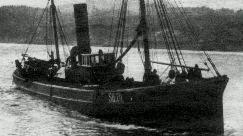WWI: The 'gentlemanly massacre' of Scarborough's fishing fleet - BBC News