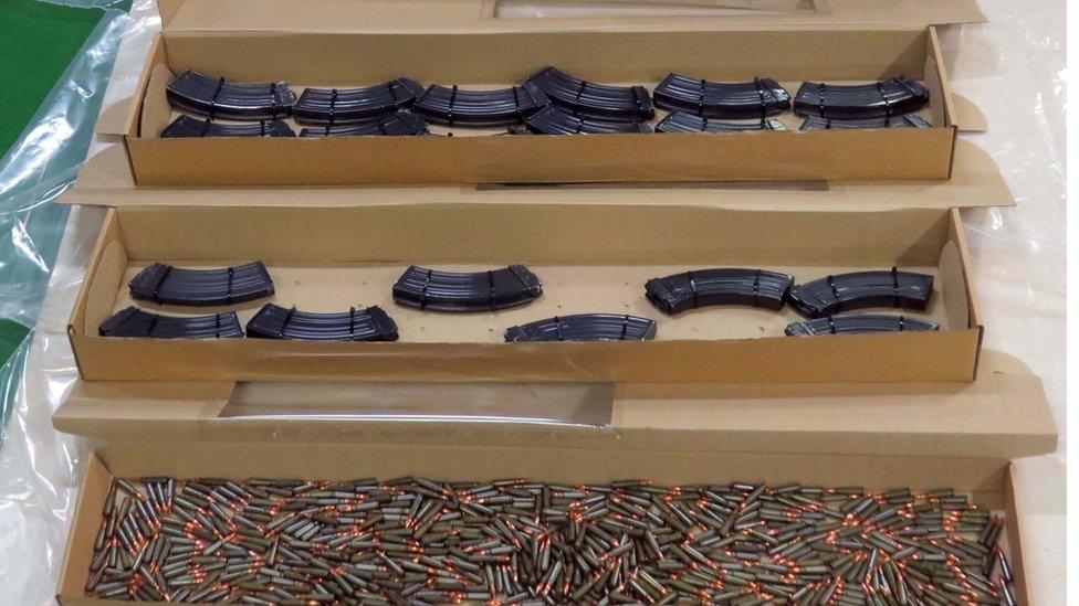 Gang 'smuggled 31 guns into UK on boat' - BBC News