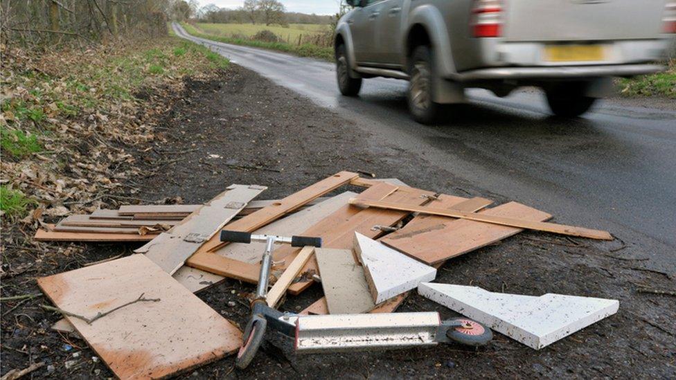 Keep Scotland Beautiful highlights 'dirty communities' - BBC News