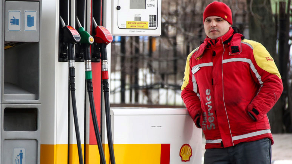 Shell still trading Russian gas despite pledge to stop - BBC News