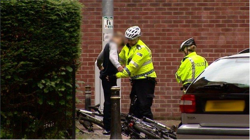 Stop and search: Police training aims to raise standards - BBC News