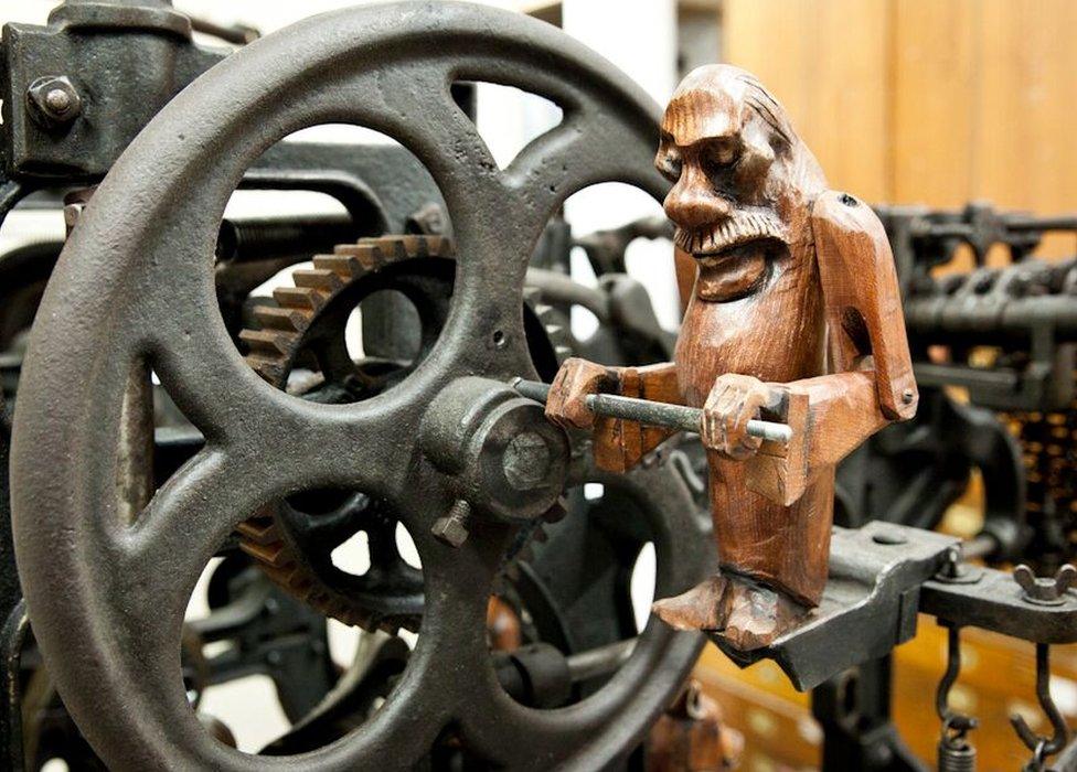 Harris Tweed loom's new life as 'kinetic sculpture' - BBC News