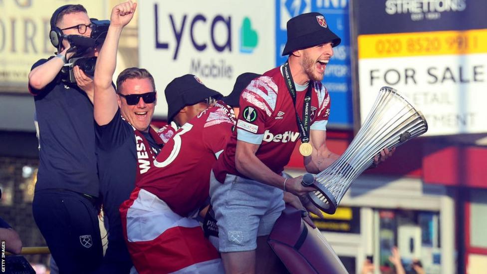 West Ham trophy parade: Thousands gather to celebrate Europa Conference ...