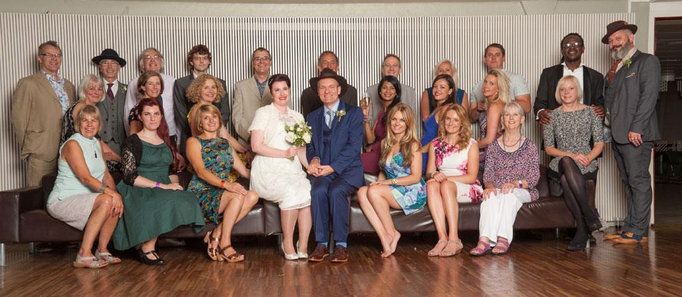 Creating the ideal bipolar wedding - BBC News