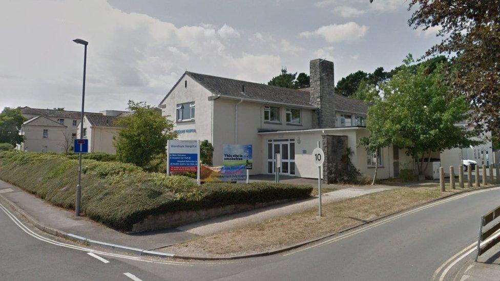 Nurse shortage leads Wareham Hospital to close all beds - BBC News