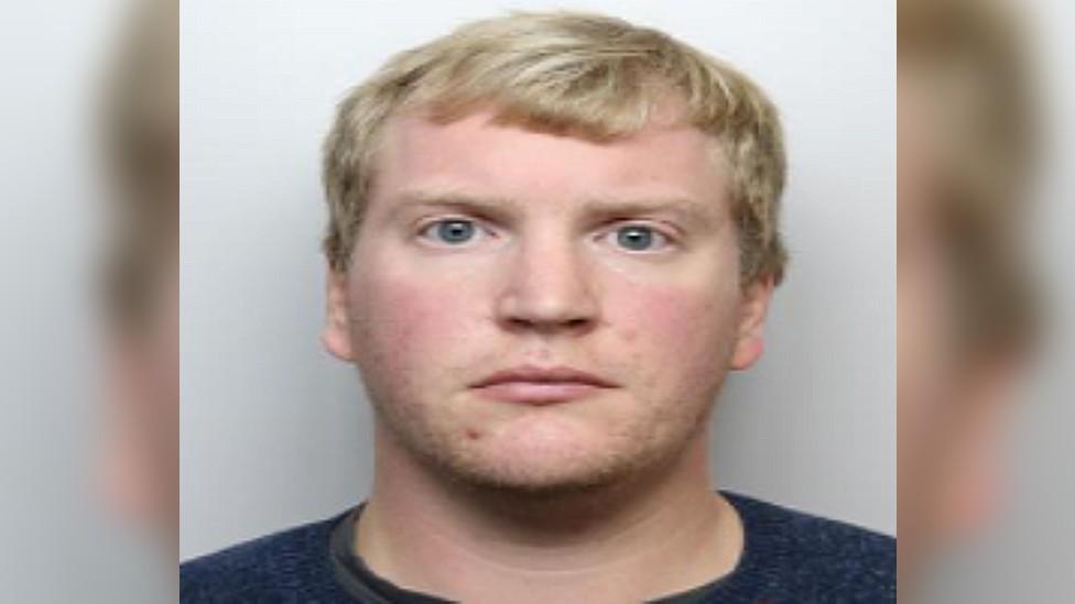 Sheffield scientist sent indecent image to undercover officers - BBC News