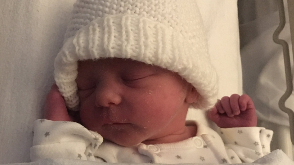 Baby daughter for Sir Chris Hoy and wife Sarra - BBC News