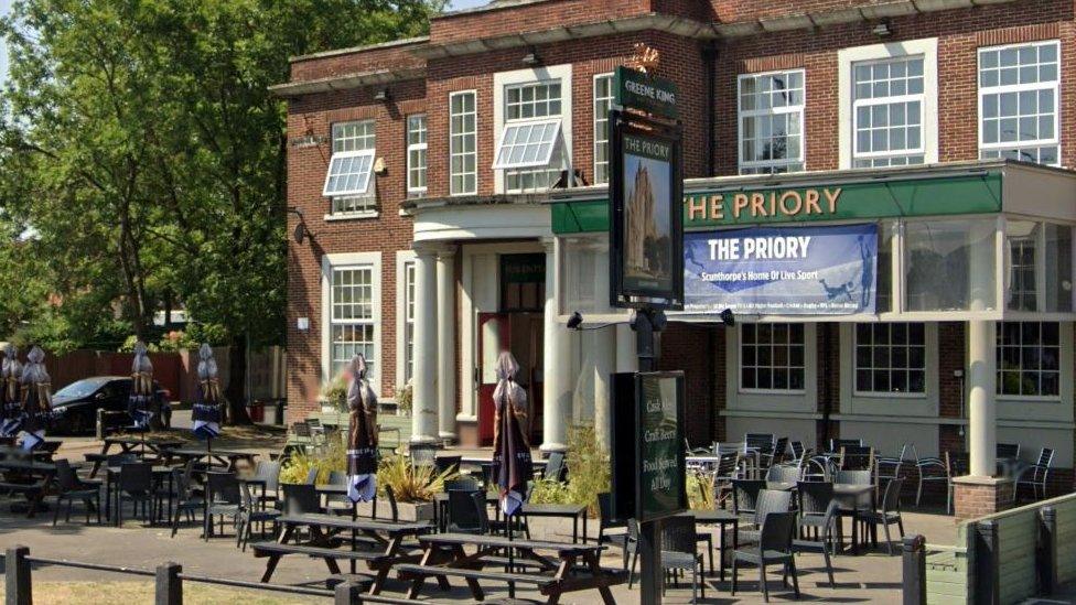 Three arrests after man stabbed at Scunthorpe pub - BBC News