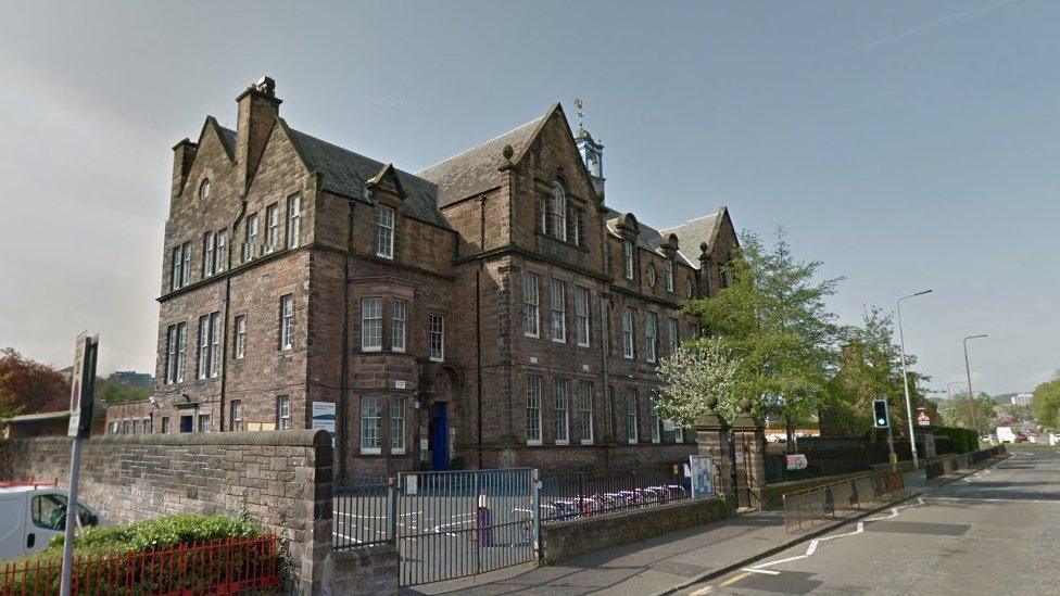 Edinburgh school closed after water pipe bursts - BBC News