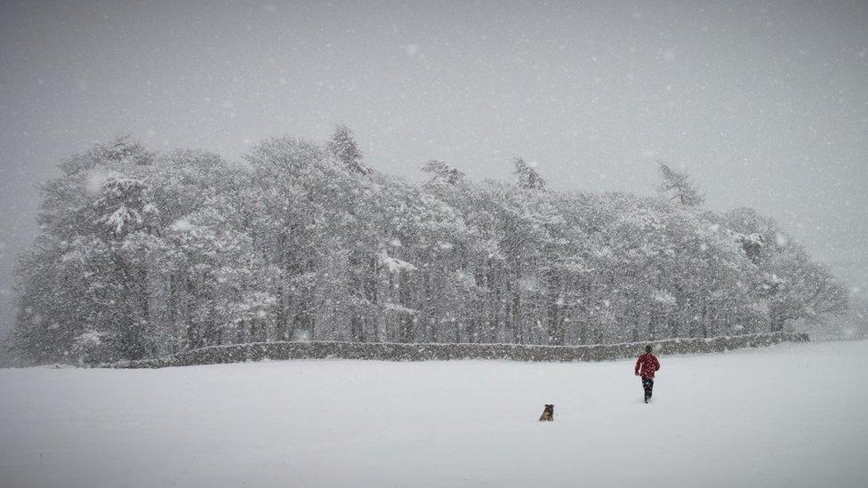 Snow hits higher parts of the north of England - BBC News