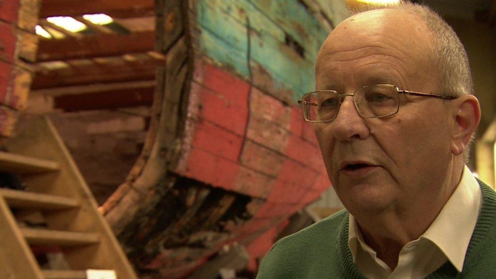 EU exit debate splits opinion in Fleetwood fishing town - BBC News