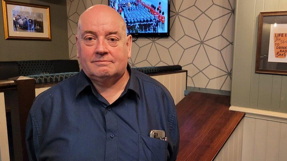 Queen's funeral: Gatherings held across Staffordshire - BBC News